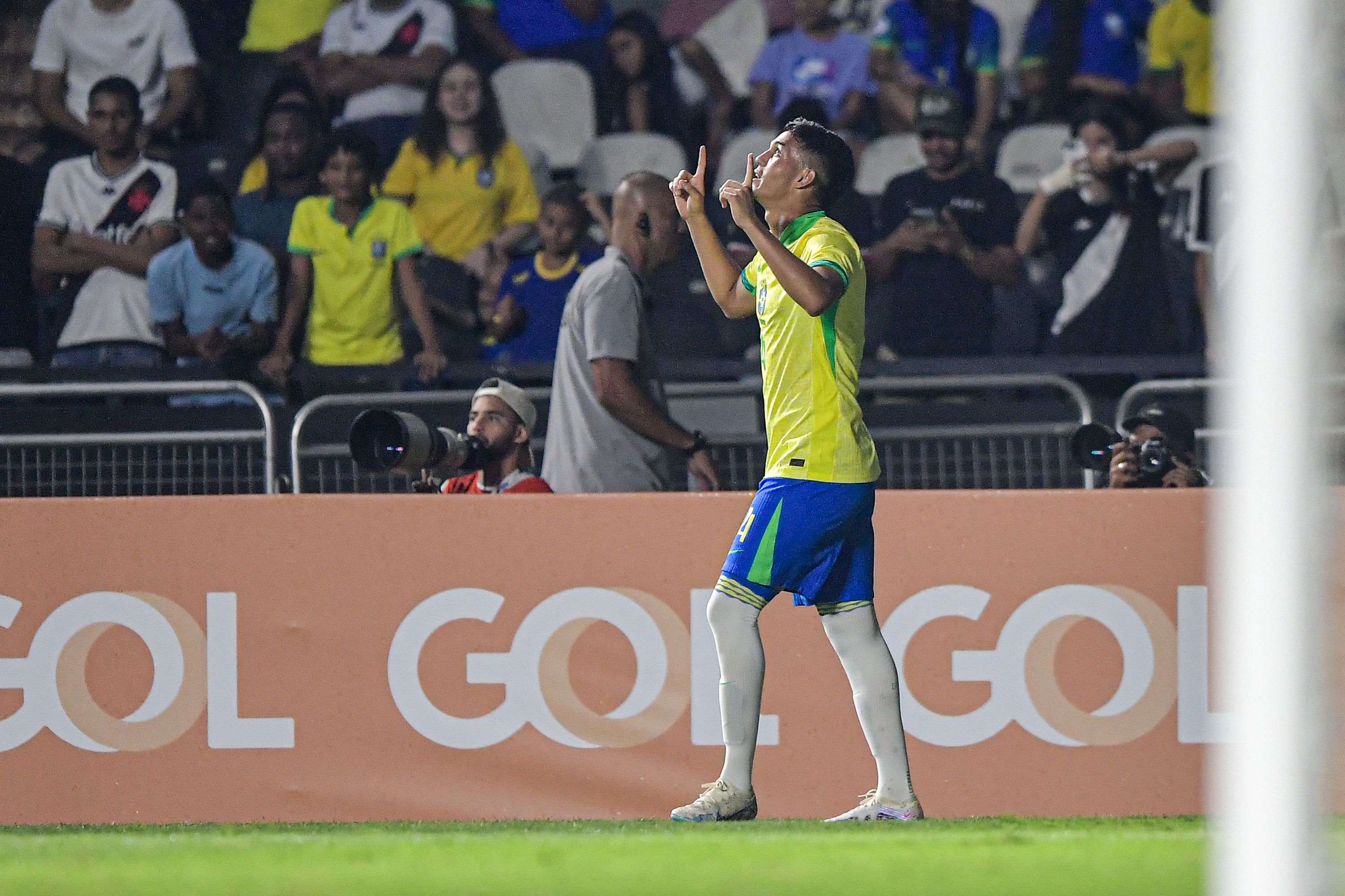Arthur Dias e João Cruz celebram vitória do Brasil - Confederação ...