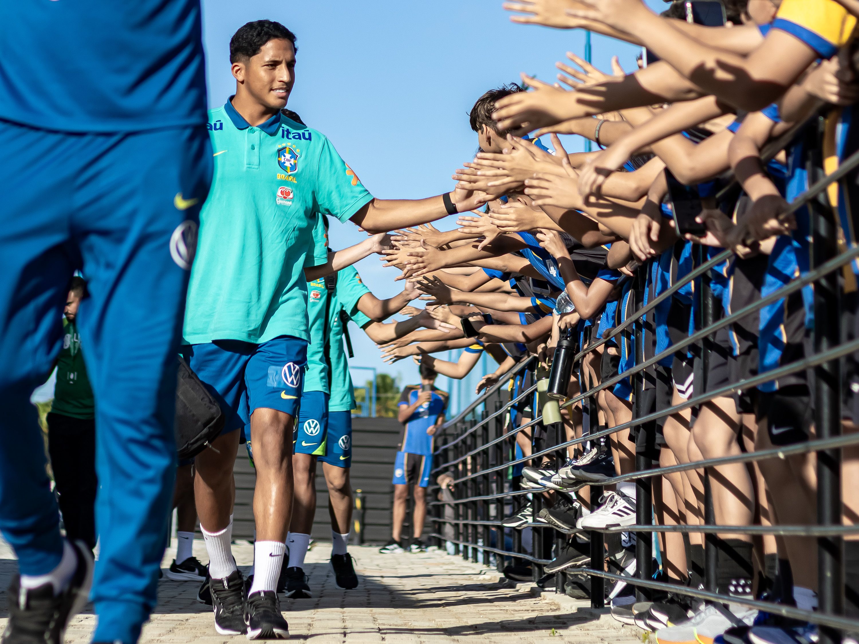 Torcida lota treino da Seleção Sub-17 e embala preparação para ...