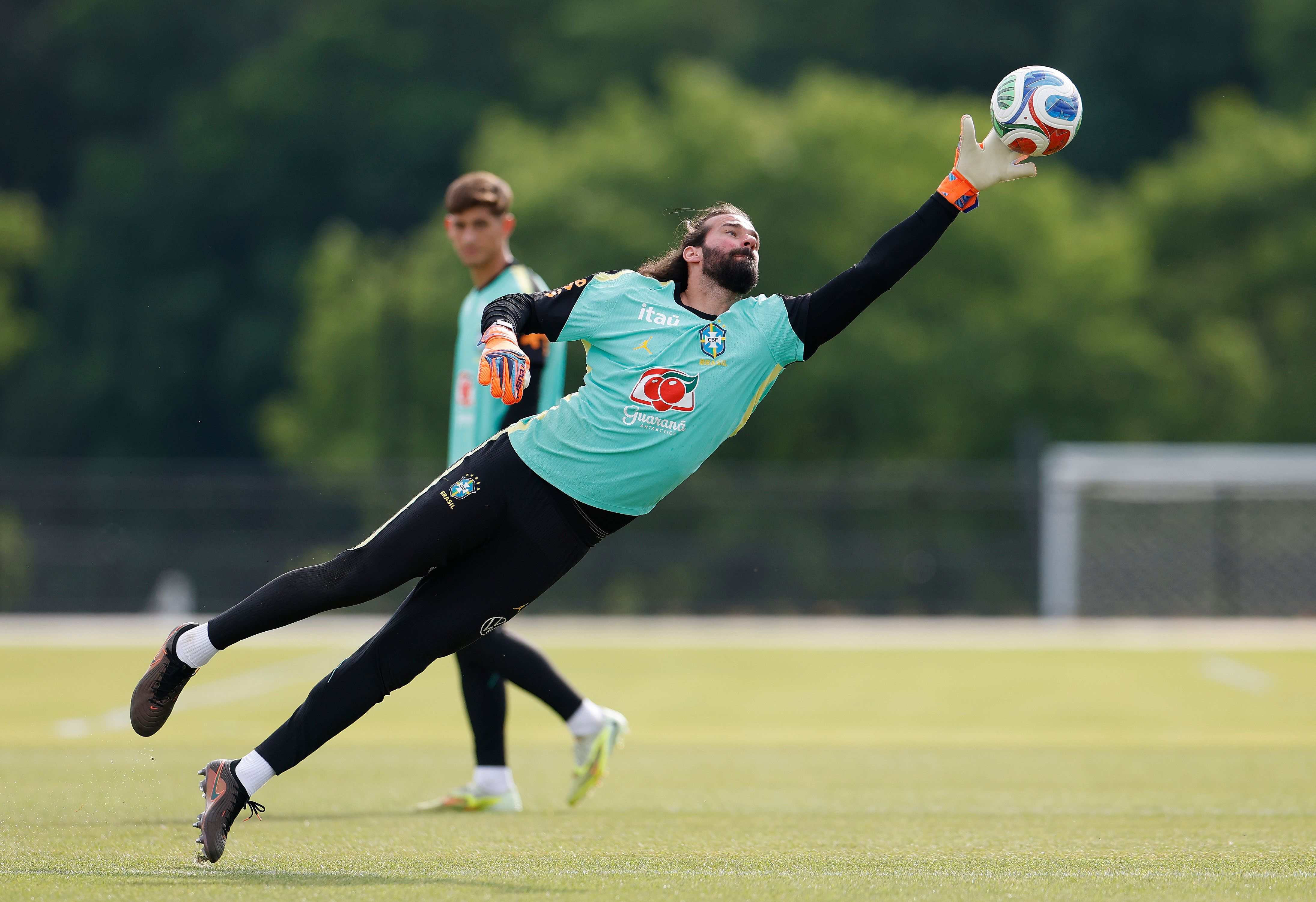 Alisson durante treino pela Seleção Brasileira em Nova Jersey Créditos ...