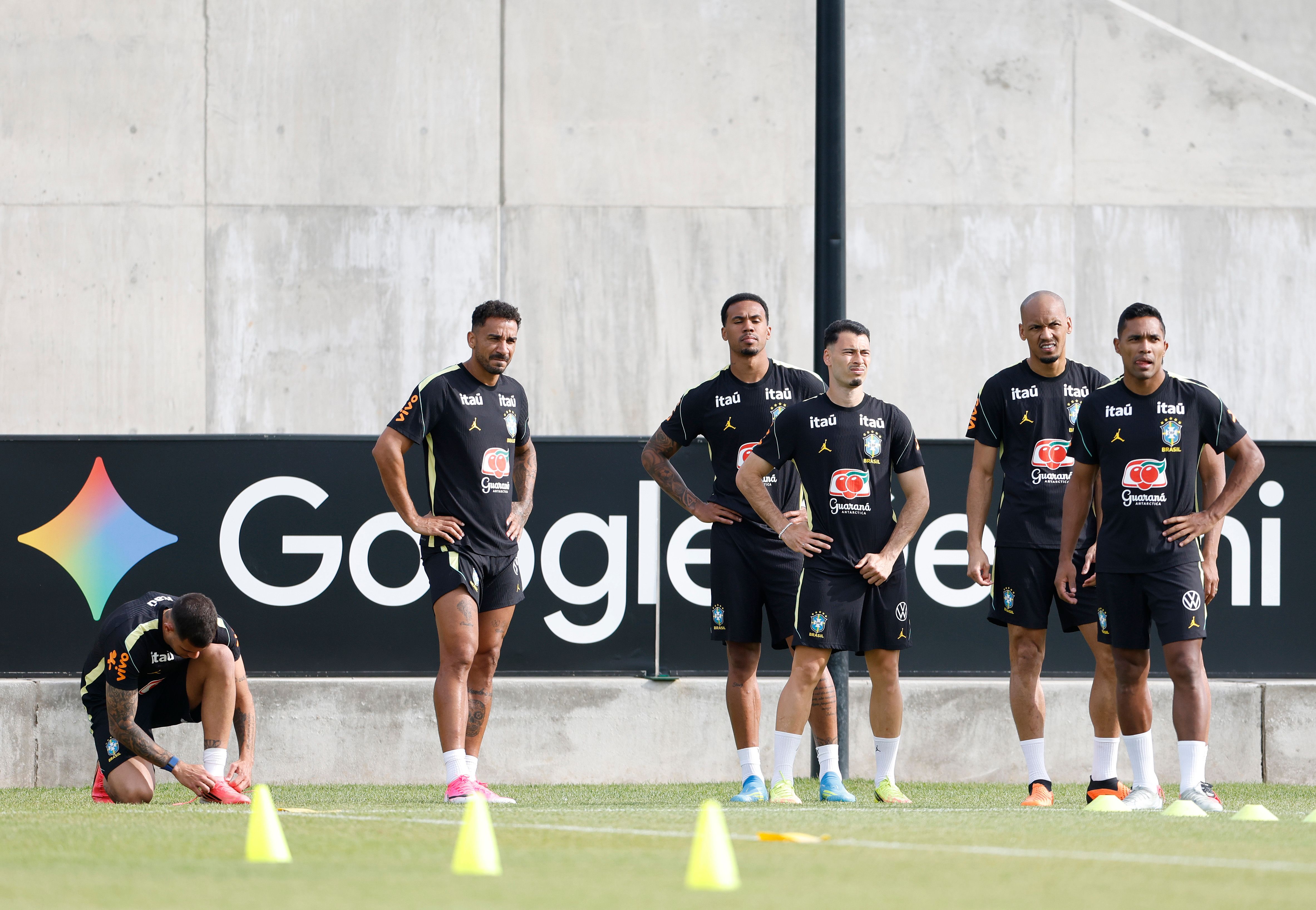 Gabriel Magalhães e Gabriel Martinelli participaram do treino desta ...